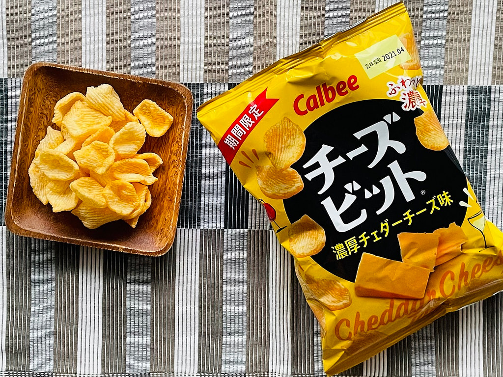 CALBEE Cheddar Cheese Potato Chips 52g - Weee!