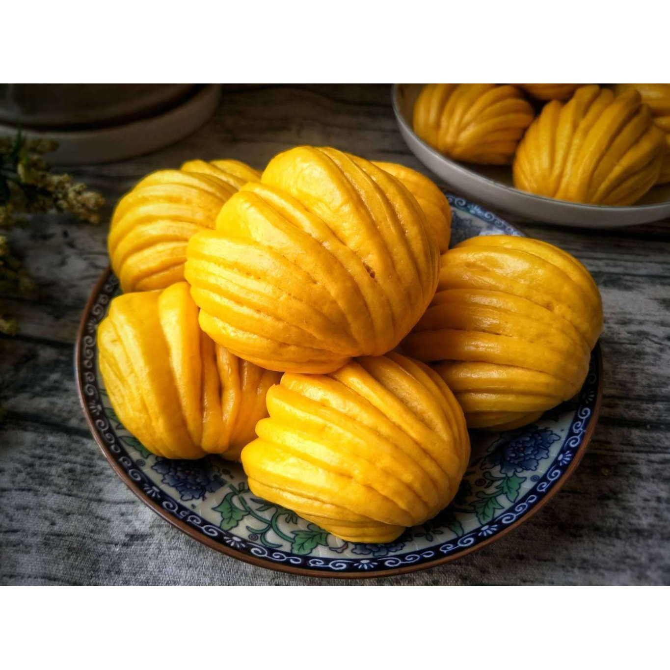 Pumpkin Steamed Twisted Roll - Weee!
