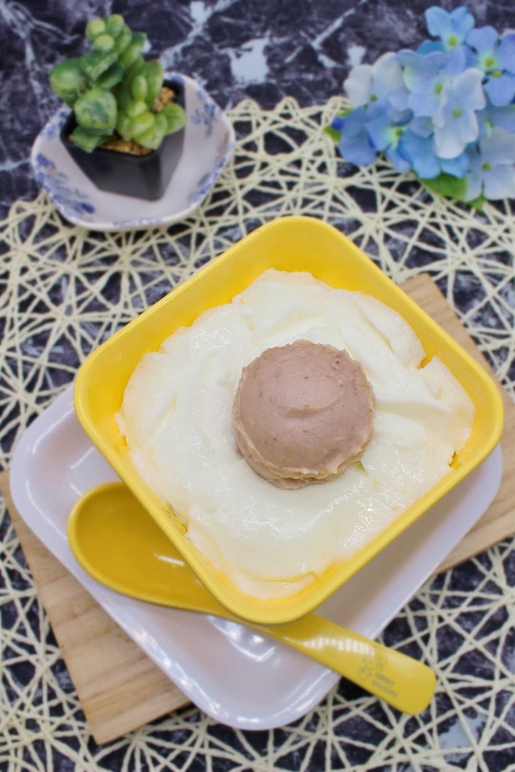 Milk Pudding with Taro - Weee!