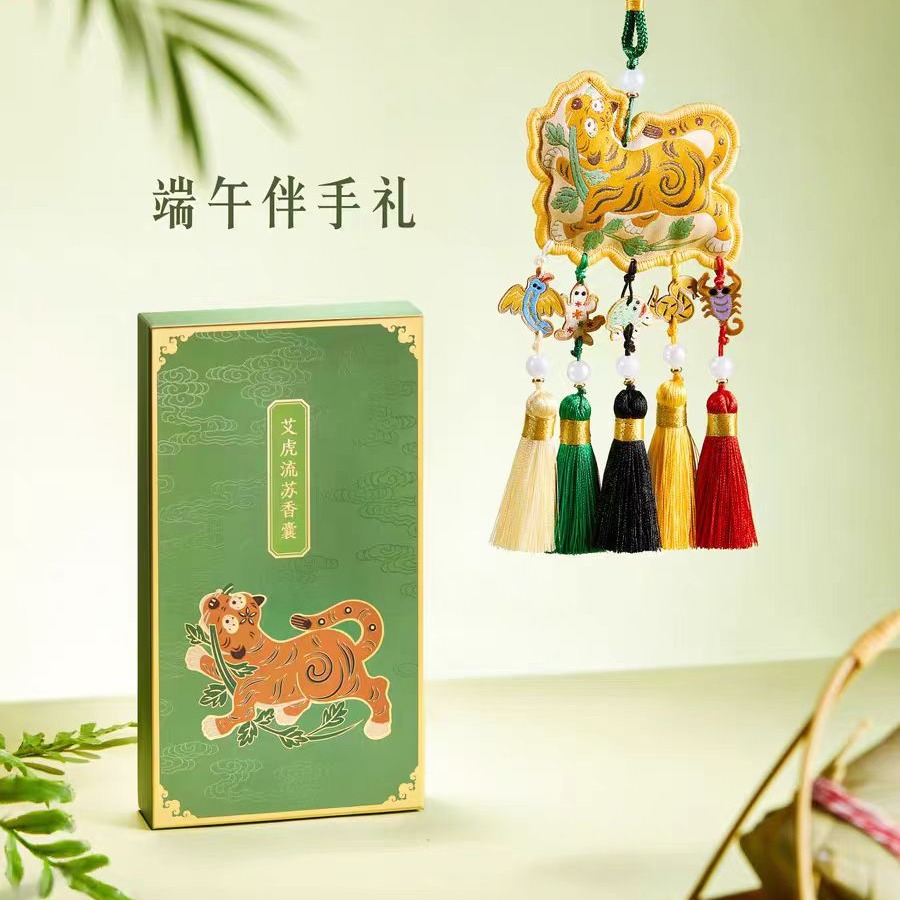 【故宮文創】端午好物 艾虎流蘇香囊 吉祥安康 端午伴手禮 約100g*1只 - Weee!