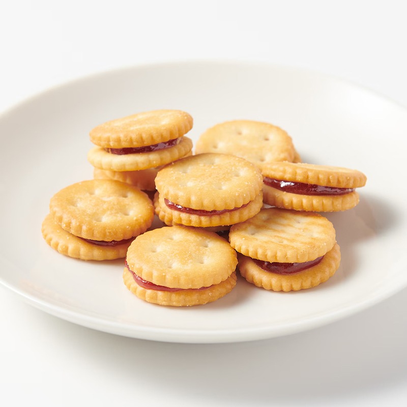 無印良品 MUJI いちごサンドビスケット 68g - Weee!