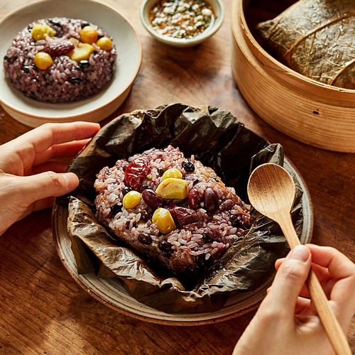 Get Nutritious glutinous rice with lotus leaf rice made with Icheon ...