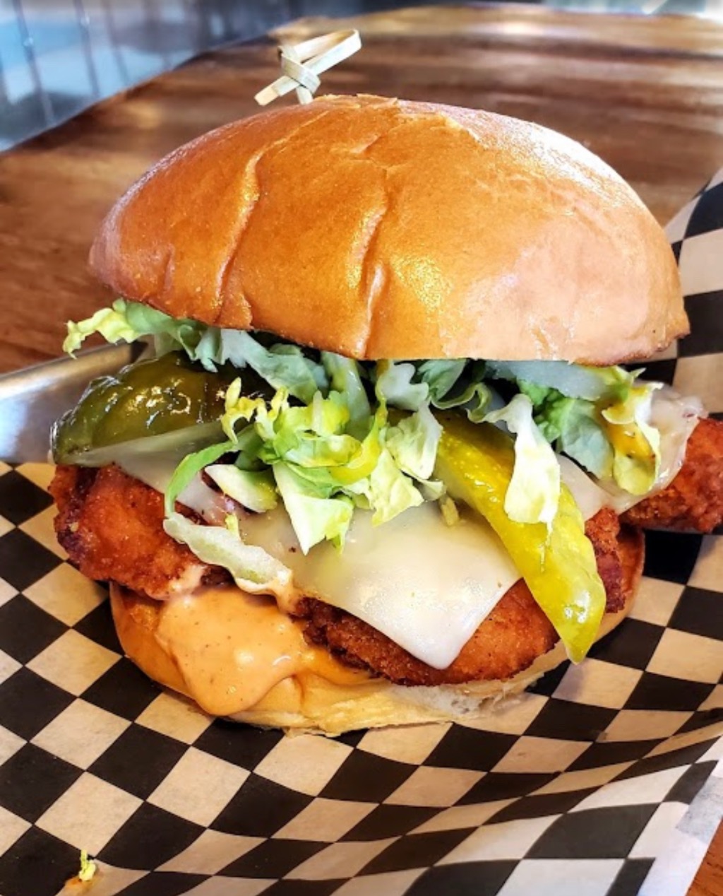 Hot and crispy chicken hamburger - Weee!