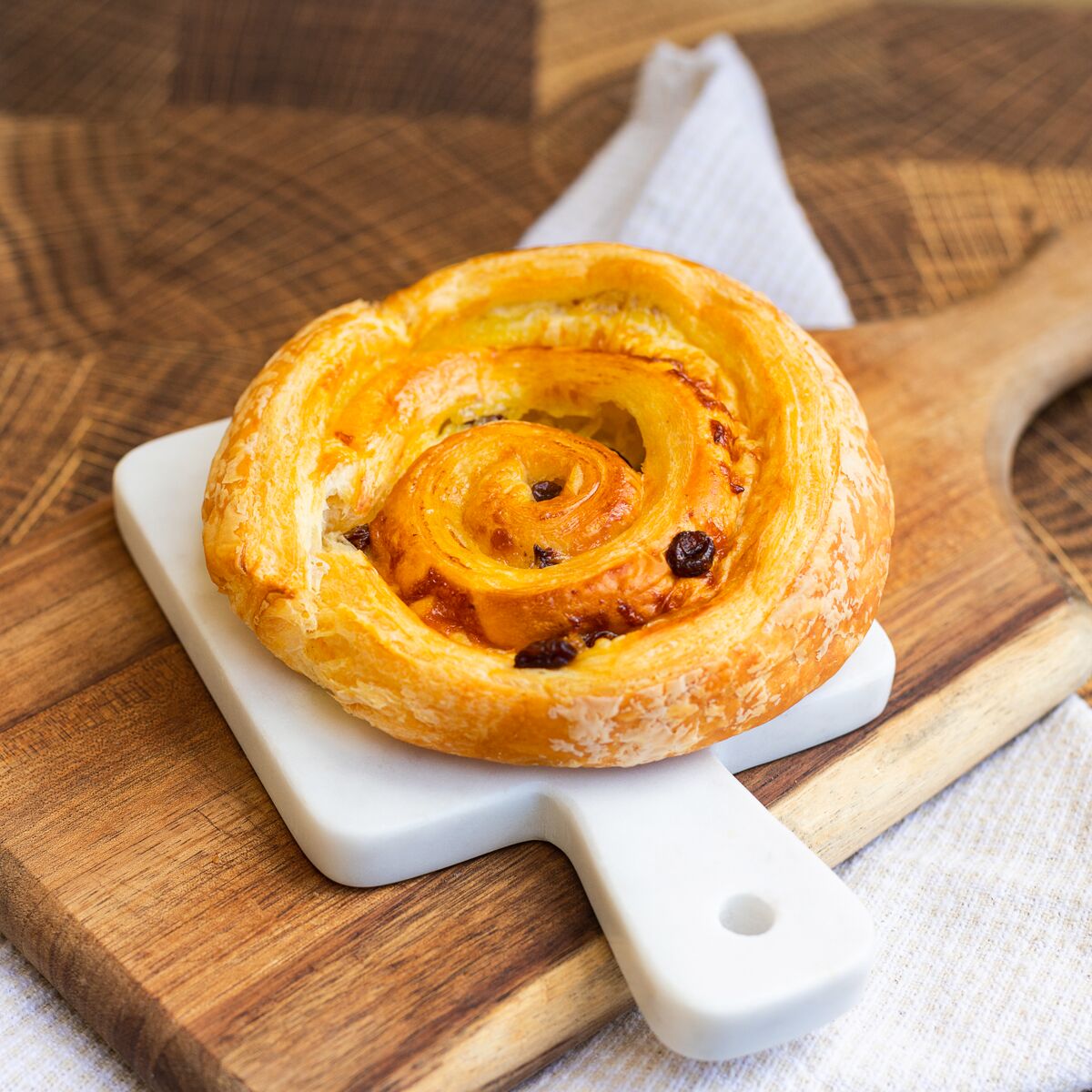 Custard Raisin Bun 4.2oz - Weee!