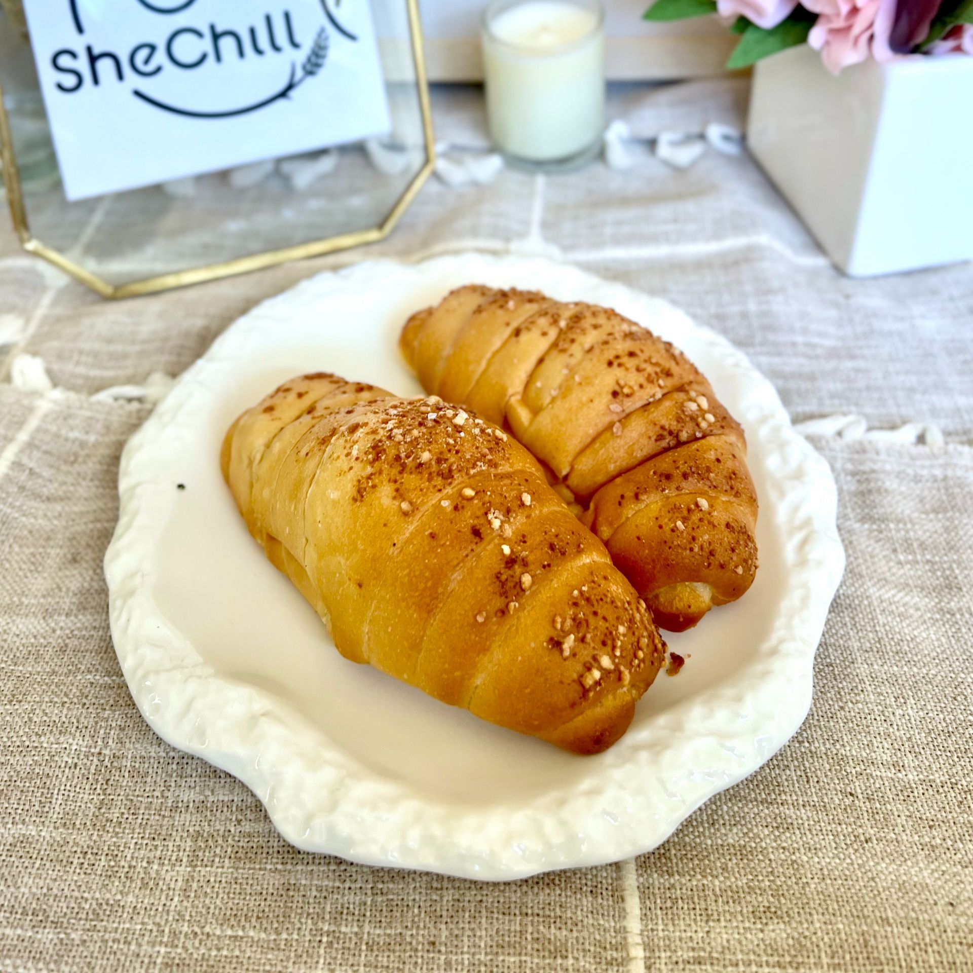 Get Garlic butter sea salt rolls 2 pieces Delivered | Weee! Asian Market