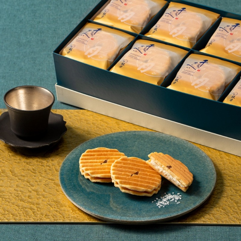 Get Kyogashidokoro Kogetsu Premium Senjyu Senbei 8 pieces Delivered | Weee! Asian Market