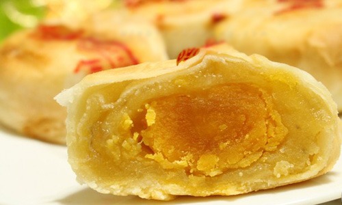 Saigon Pia Cake with Mung Bean, Durian, and Egg - Weee!