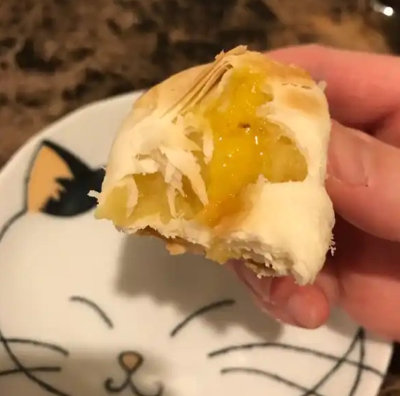 Banh Pia Custard Hopia - Weee!