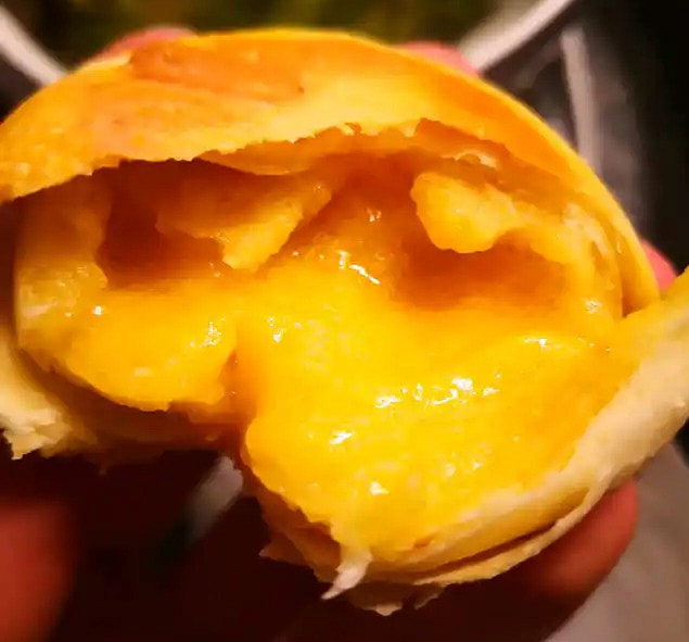 Banh Pia Custard Hopia - Weee!