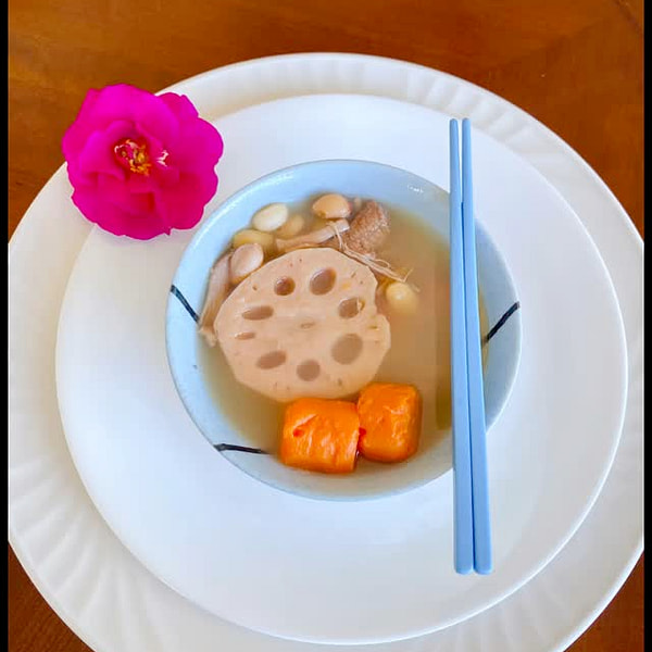 Lotus root, carrot, peanut, pork soup