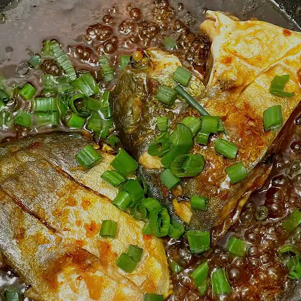 Fried Golden Pompano in Garlic Chiili Fish Sauce