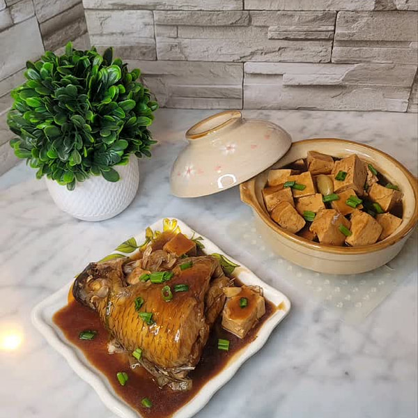 Braised Fish Head & Tofu With Sauces